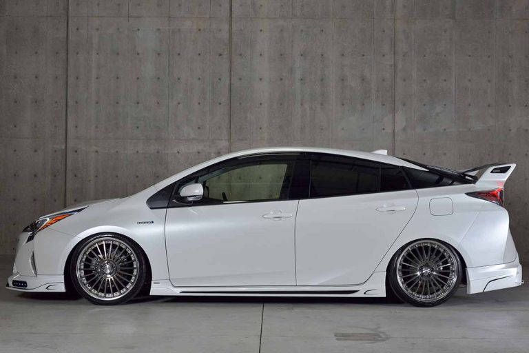 Rowen Premium 3P Aero Set (FRP) for Toyota Prius (ZVW50) 2016-2018 ...